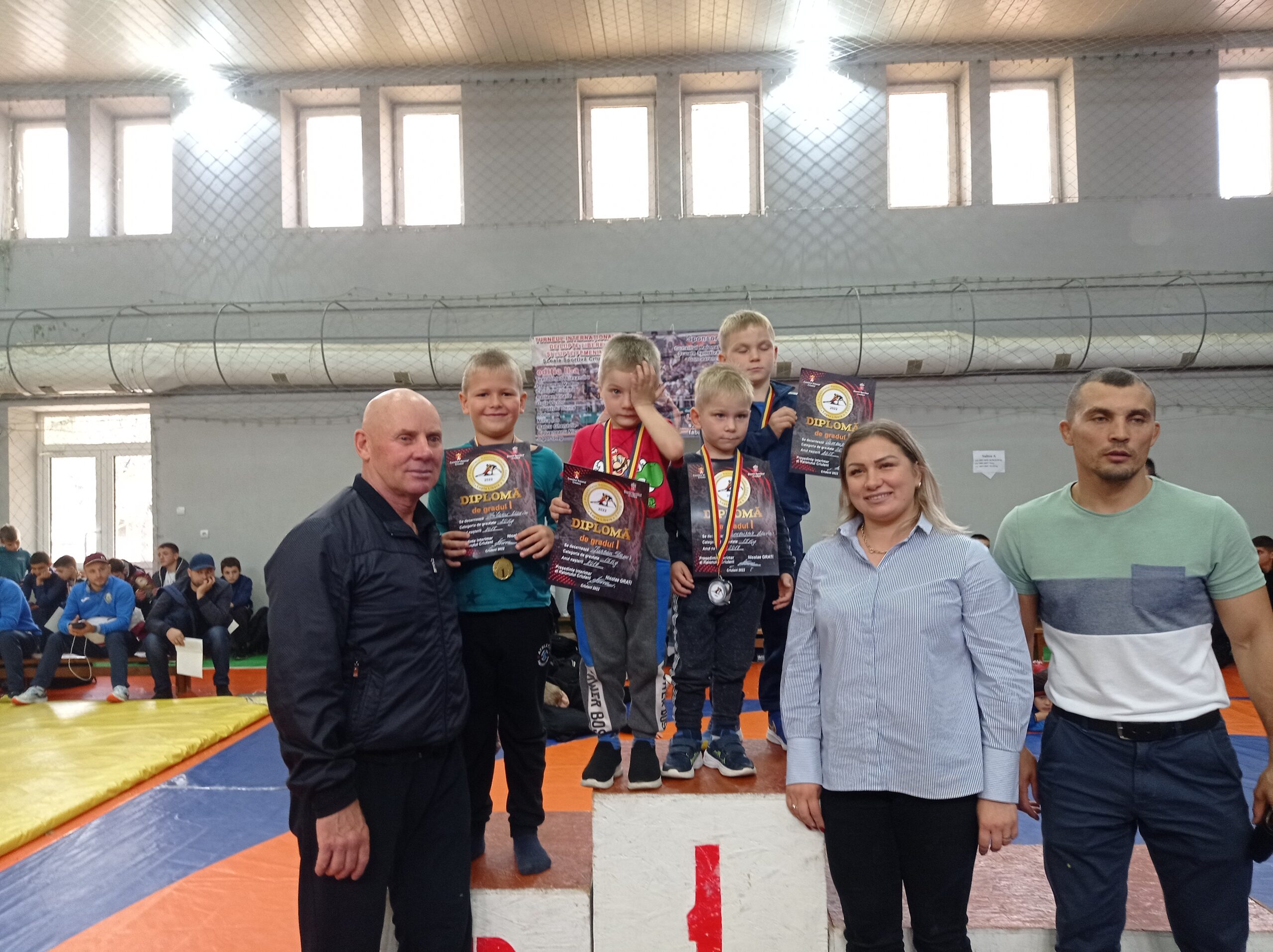 218 luptători au fost la ediția a V-a a turneului de lupte libere de la ...